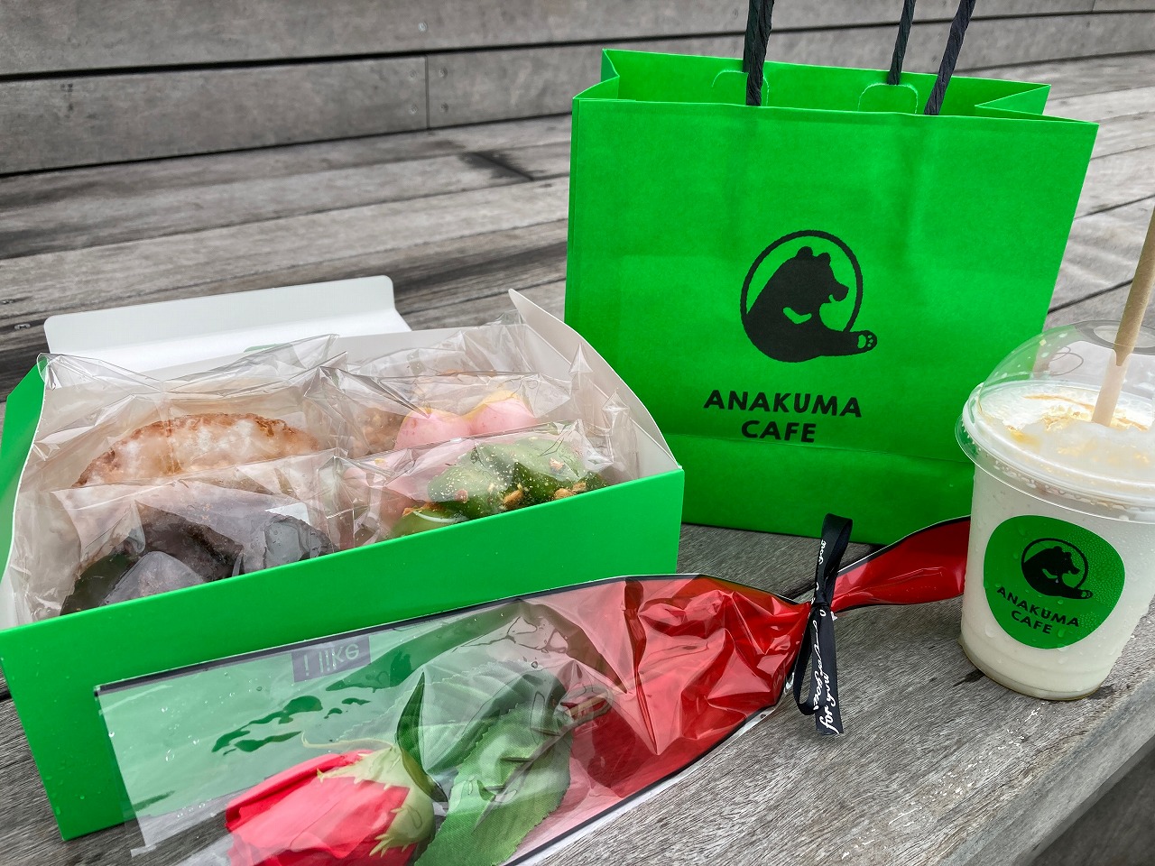 【原宿】新規オープン！クマの手でコーヒーを渡す「ANAKUMA CAFE（アナクマカフェ）」 - harao.tokyo