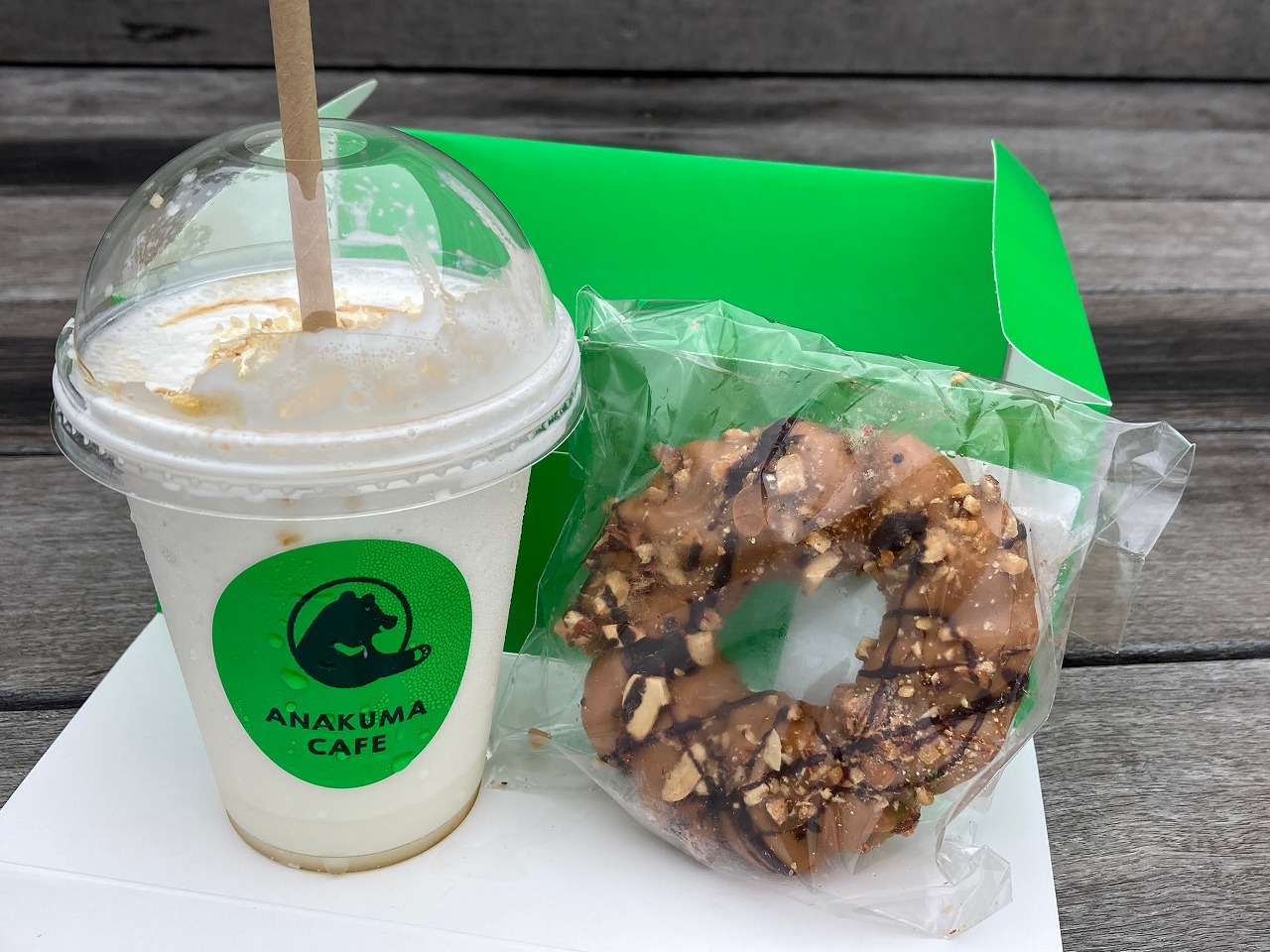 【原宿】新規オープン！クマの手でコーヒーを渡す「ANAKUMA CAFE（アナクマカフェ）」 - harao.tokyo